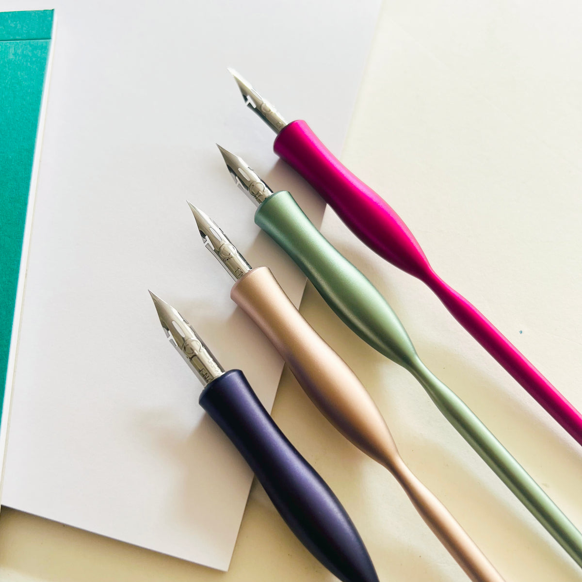 Tom's Studio Flourish Calligraphy Pen (Straight) – niconeco zakkaya